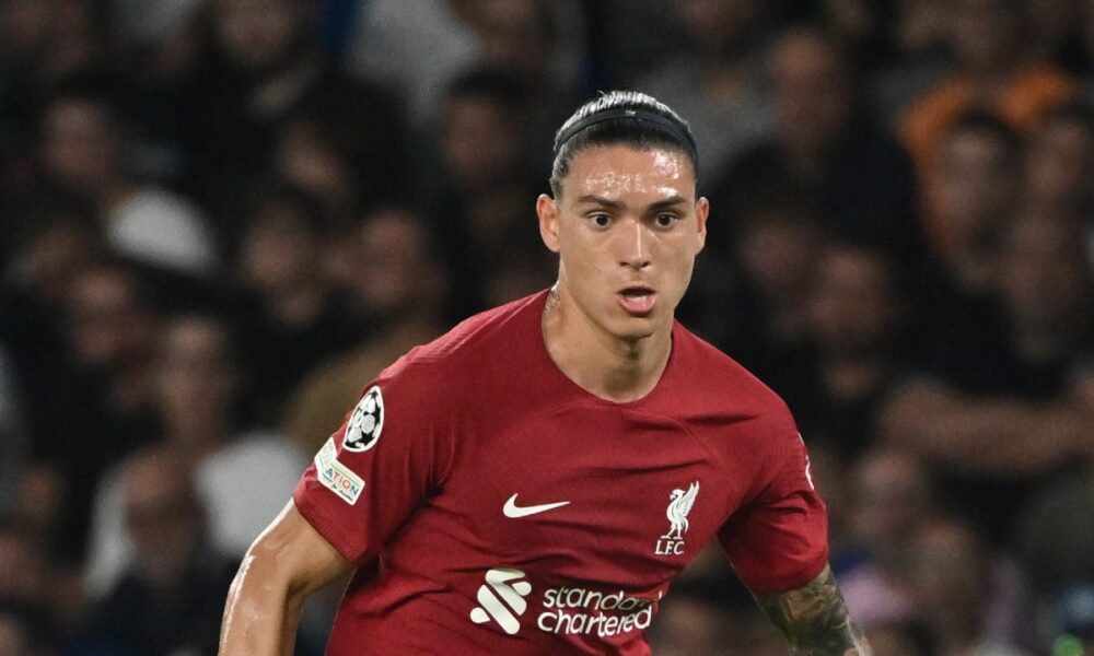 Nunez e il coro dei tifosi dell'Aston Villa: «Sei solo un Andy Carroll ...