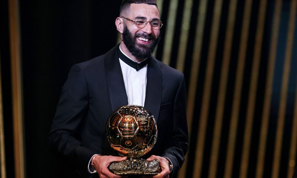 Benzema con il Pallone d'Oro nel segno di Tupac
